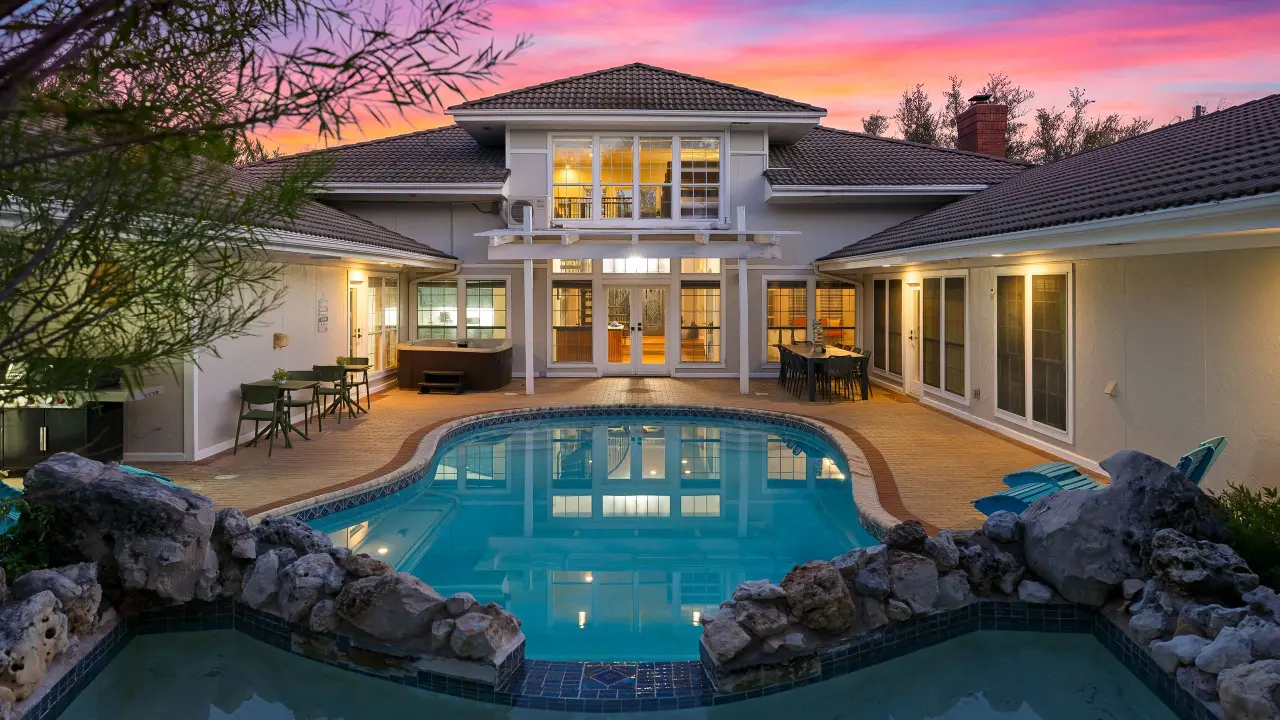 3716 M² House ∙ 7 Bedrooms ∙ 22 Guests - Austin, TX