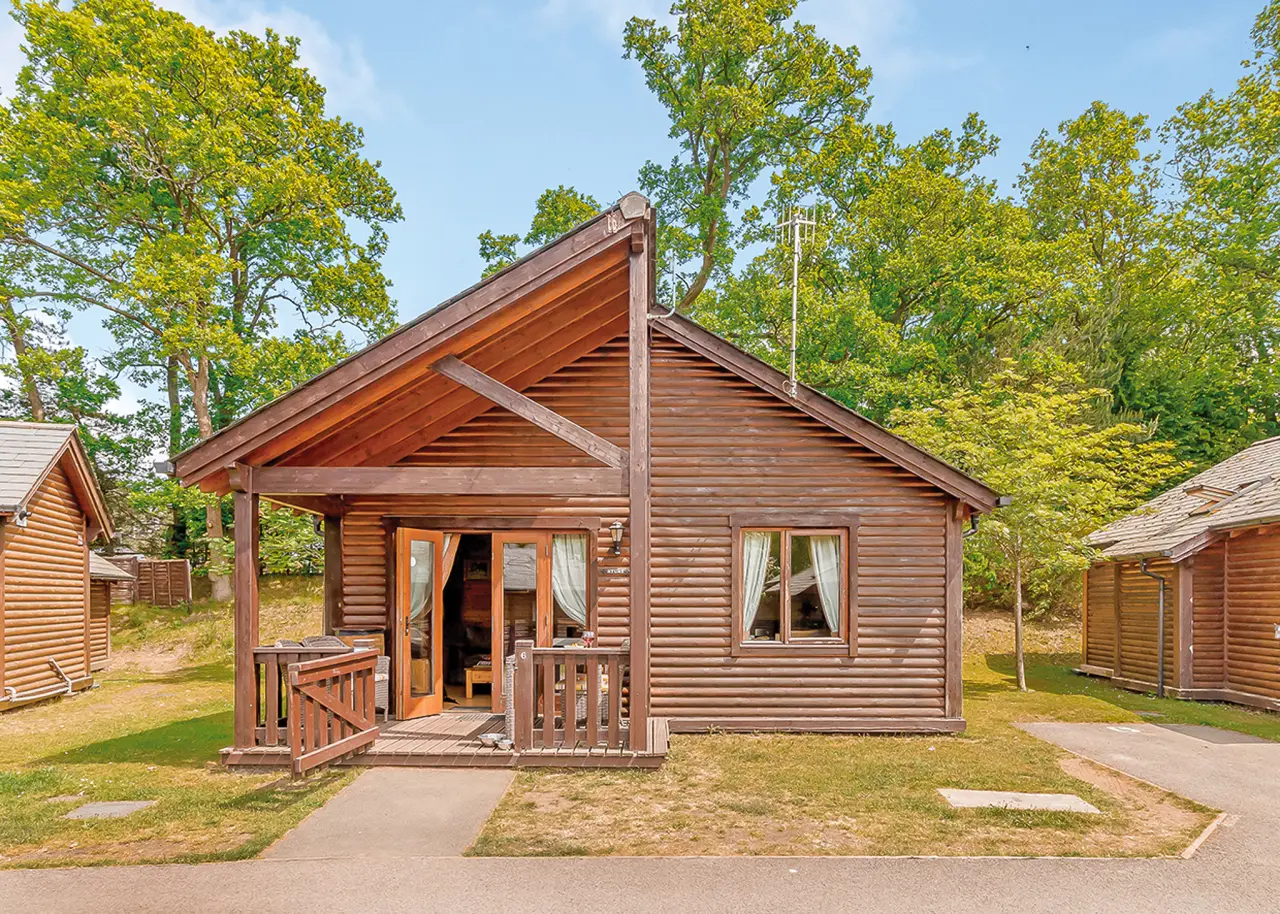 Chalet ∙ 2 Bedrooms ∙ 4 Guests - Farnham