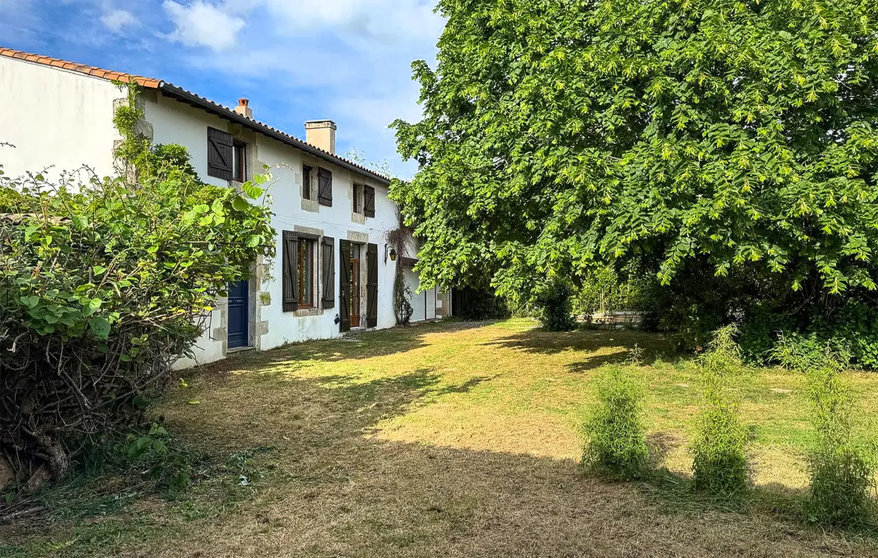 200 M² Maison De Vacances ∙ 4 Chambres ∙ 10 Personnes - Saint-Maixent-l'École