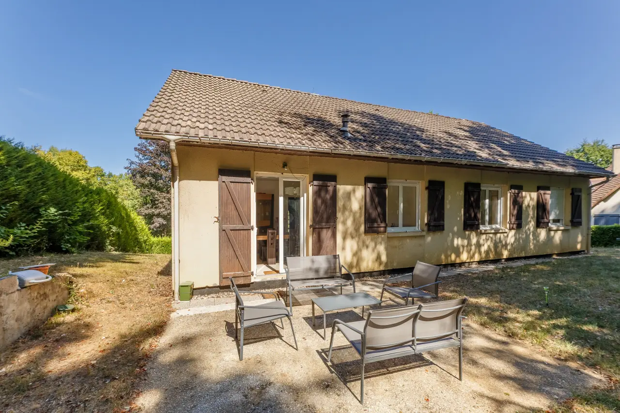 108 M² House ∙ 3 Bedrooms ∙ 6 Guests - Cléon