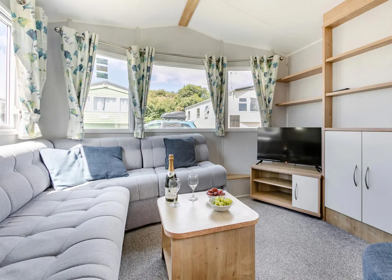 Caravan ∙ 2 Bedrooms ∙ 6 Guests - Kynance Cove