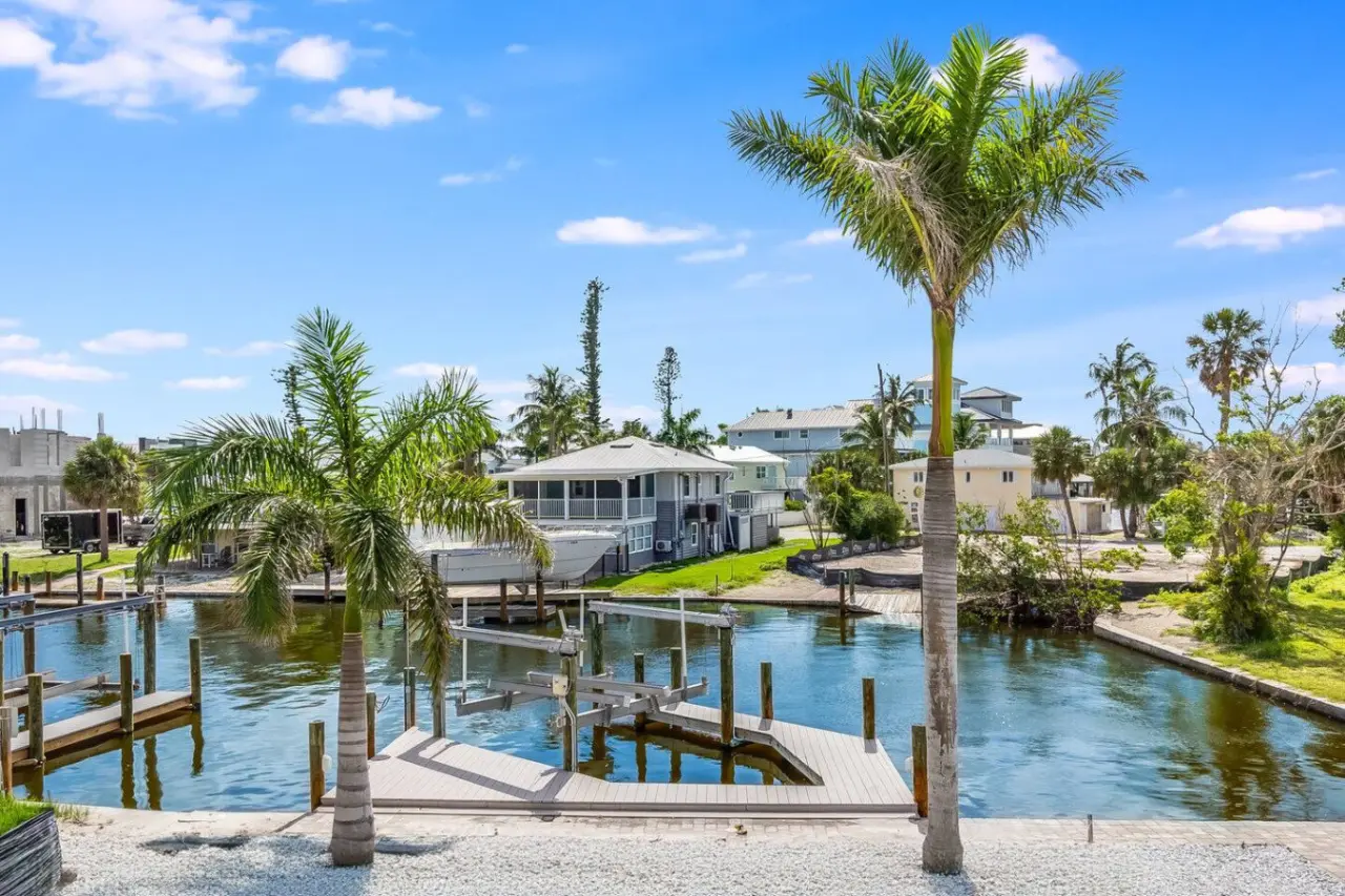 House ∙ 3 Bedrooms ∙ 6 Guests - Fort Myers Beach, FL