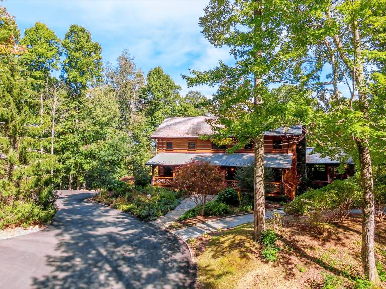 The Matney Ridge Estate- home with hot tub and firepit