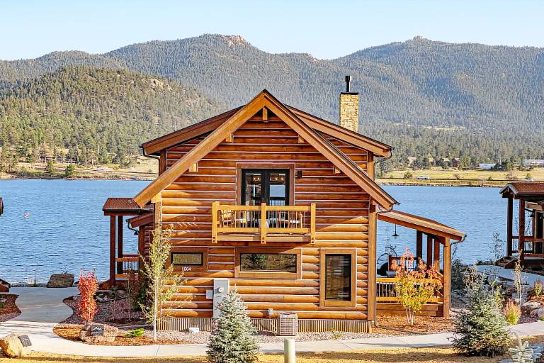 Chic Lakefront Cabin - Unbeatable Views! Jacuzzi, Two Patios, Indoor ...