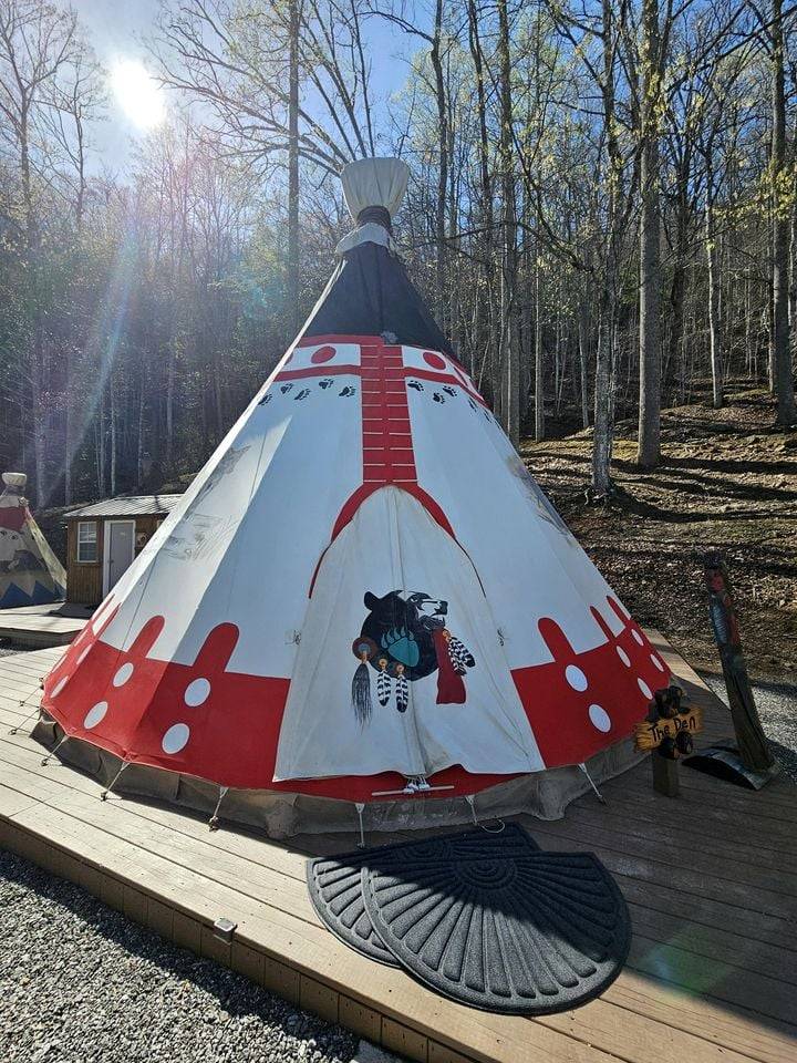 Camping ∙ 1 Chambre ∙ 4 Personnes - Cherokee, NC