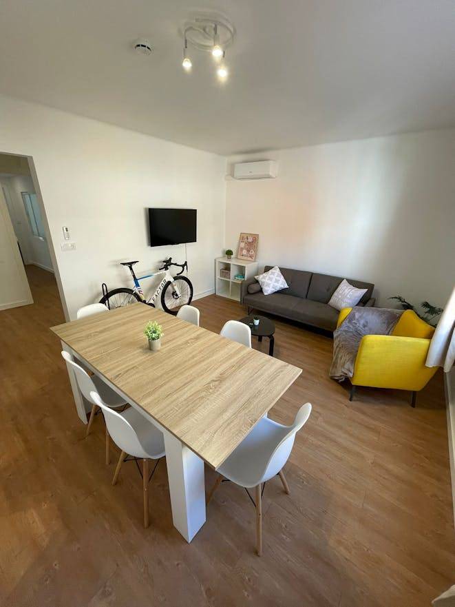 75 M² Apartment ∙ 3 Bedrooms ∙ 6 Guests - Girona