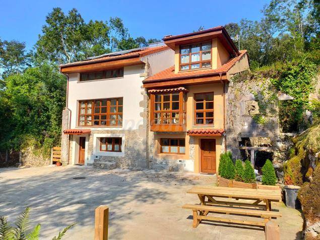 Casa Rural ∙ 12 Habitaciones ∙ 14 Huéspedes - Ribadesella