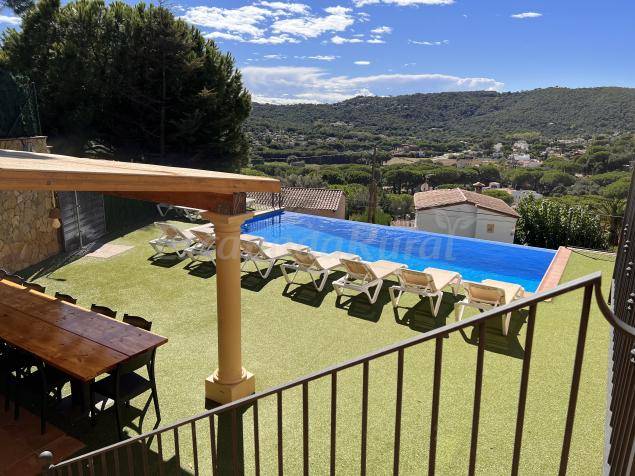 Casa Rural ∙ 8 Habitaciones ∙ 24 Huéspedes - Costa Brava