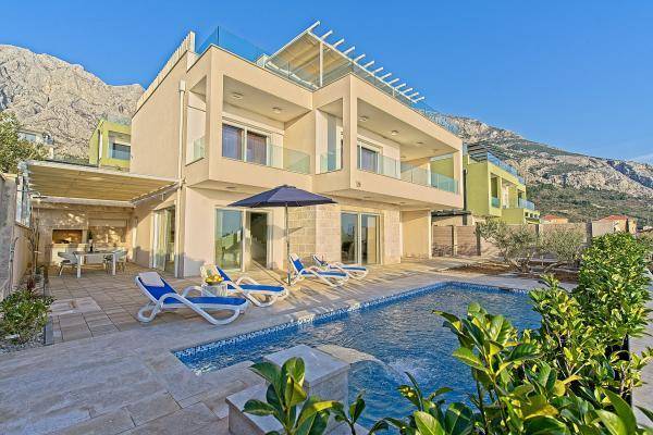 200 M² House ∙ 3 Bedrooms ∙ 8 Guests - Makarska