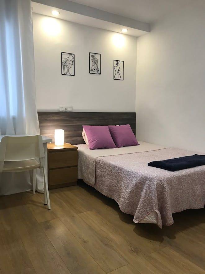 80 M² Private Room ∙ 1 Bedroom ∙ 1 Guest - Madrid