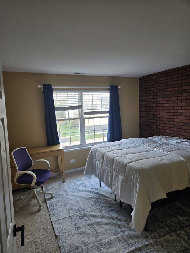 Private Room ∙ 1 Bedroom ∙ 2 Guests - Elgin, IL