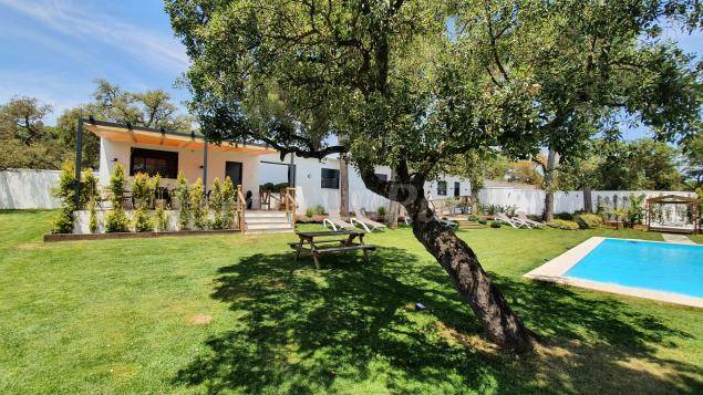 Casa Rural ∙ 5 Habitaciones ∙ 18 Huéspedes - Bornos
