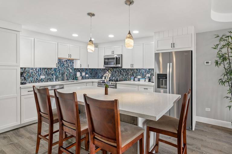 Beautiful & Luxurious Designer Condo, Bright, Open, Split AC, at ...