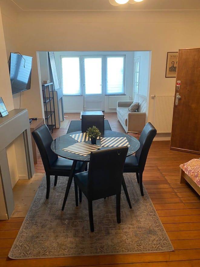 120 M² Appartement ∙ 2 Slaapkamers ∙ 4 Gasten - Anderlecht