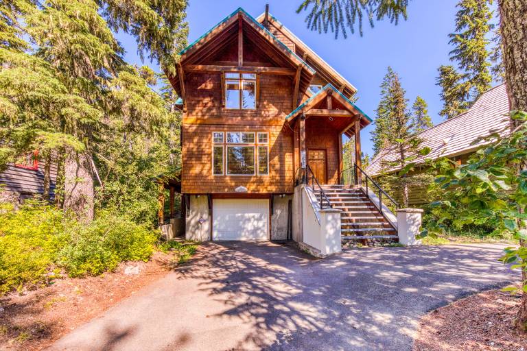 Government Camp, OR Vacation Rentals from $155 | HomeToGo