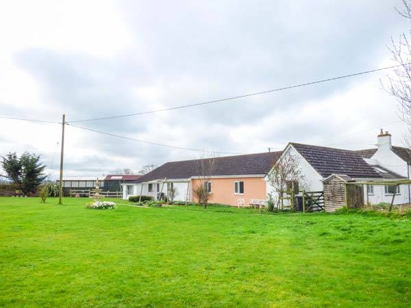 Cottage ∙ 9 Bedrooms ∙ 20 Guests - Oswestry