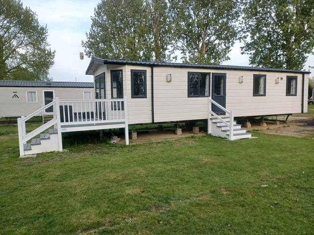 85 M² Cabin ∙ 2 Bedrooms ∙ 6 Guests - Oxfordshire