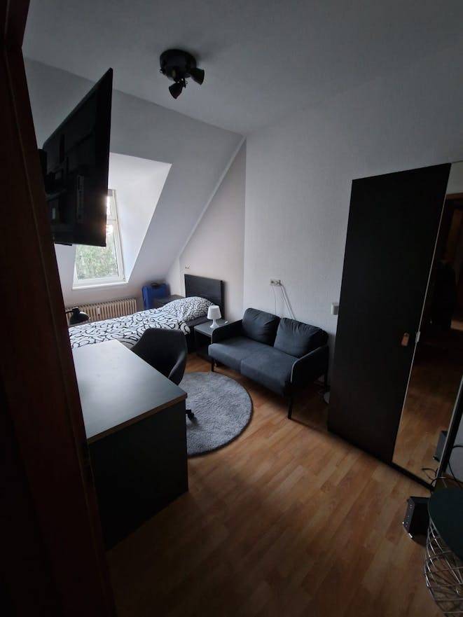 80 M² Privatzimmer ∙ 1 Schlafzimmer ∙ 1 Gast - Frankfurt am Main
