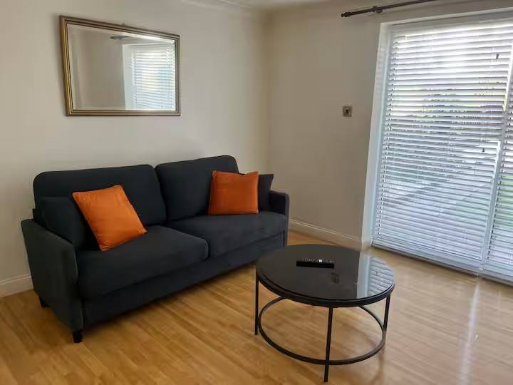 55 M² House ∙ 2 Bedrooms ∙ 4 Guests - Leyton