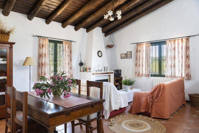 Casa Rural ∙ 13 Habitaciones ∙ 4 Huéspedes - Cortegana