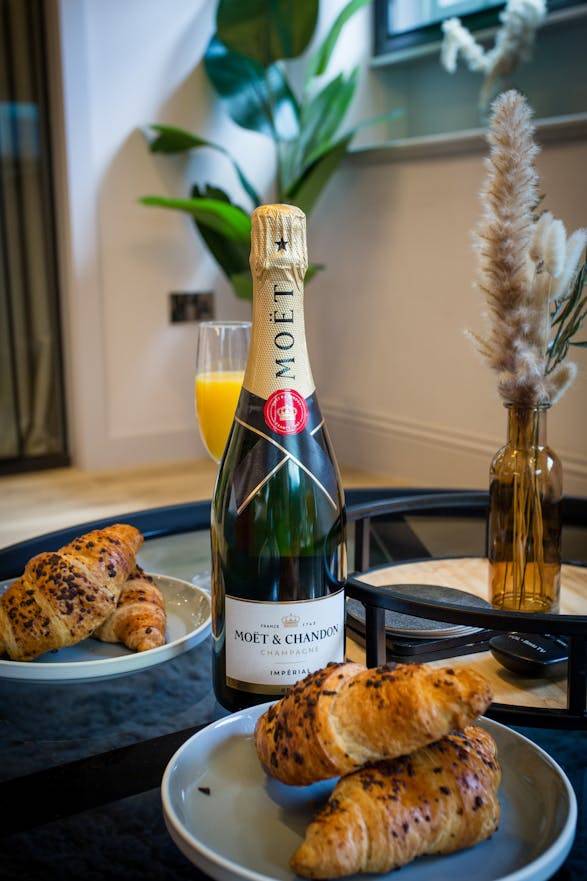 75 M² Apartment ∙ 2 Bedrooms ∙ 5 Guests - Oldham