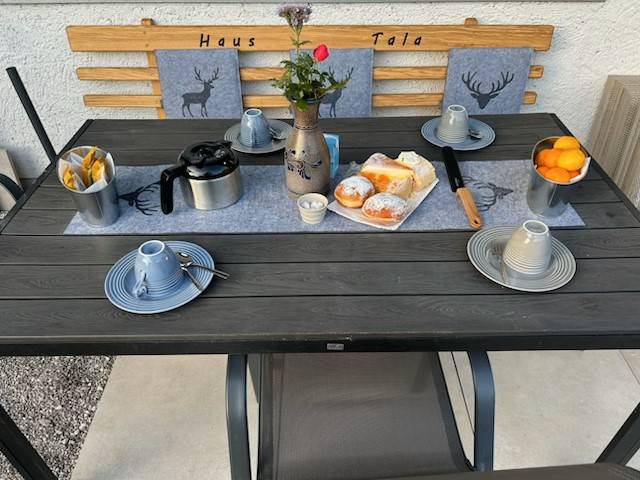 70 M² Ferienwohnung ∙ 2 Schlafzimmer ∙ 6 Gäste - Marquartstein