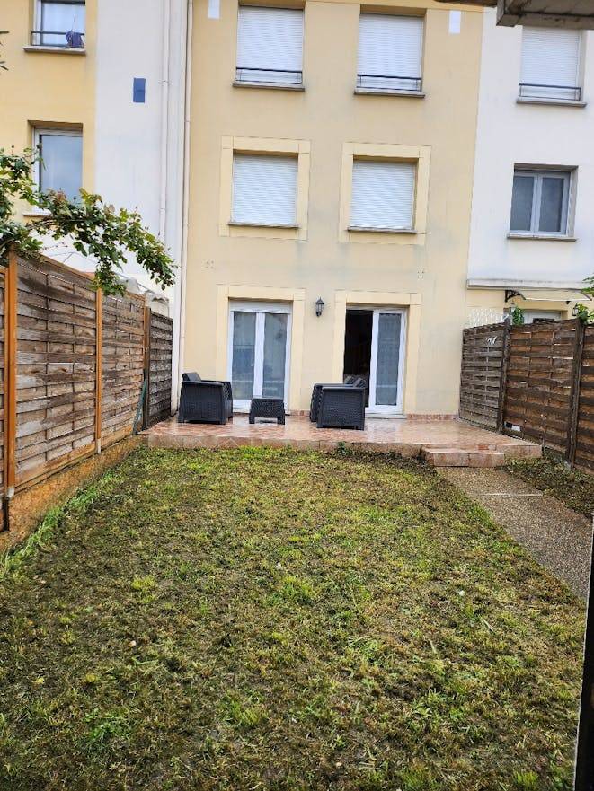 100 M² Chambre Privée ∙ 1 Chambre ∙ 3 Personnes - Sarcelles