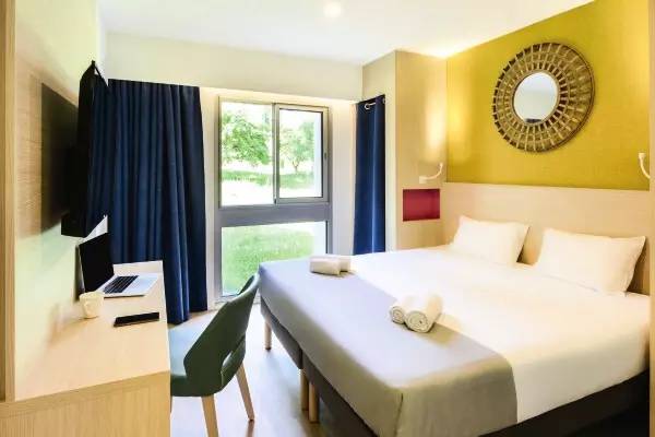 20 M² Hôtel ∙ 1 Chambre ∙ 2 Personnes - L'Isle-sur-la-Sorgue