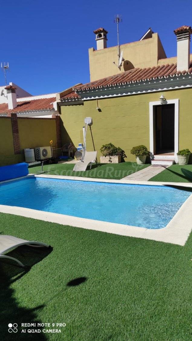 Casa Rural ∙ 5 Habitaciones ∙ 15 Huéspedes - Benamocarra