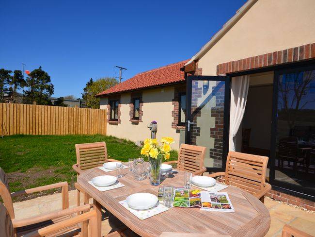 Cottage ∙ 3 Bedrooms ∙ 5 Guests - Weymouth, UK
