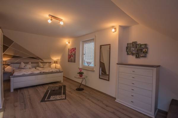80 M² Ferienwohnung ∙ 2 Schlafzimmer ∙ 4 Gäste - Ebern
