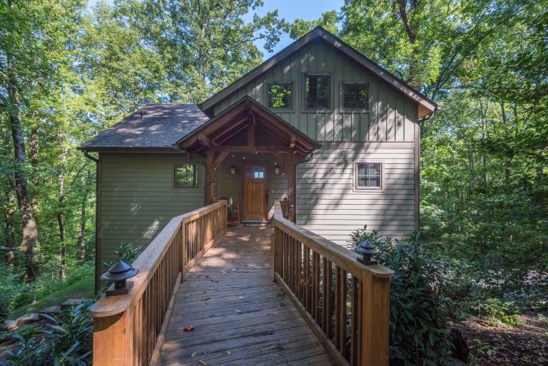Timber Hideaway Pet-Friendly Timber Frame Home with Hot Tub & Views!