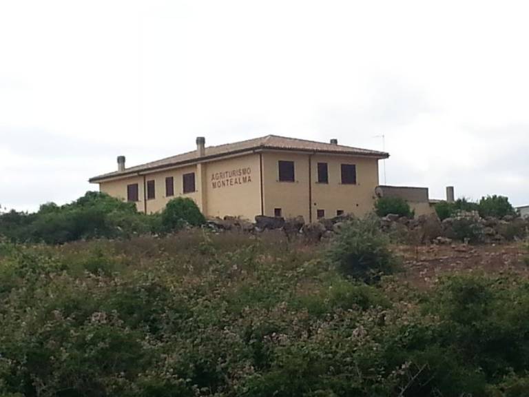 Agriturismo Monte Alma Con Ristorante - Sardinia