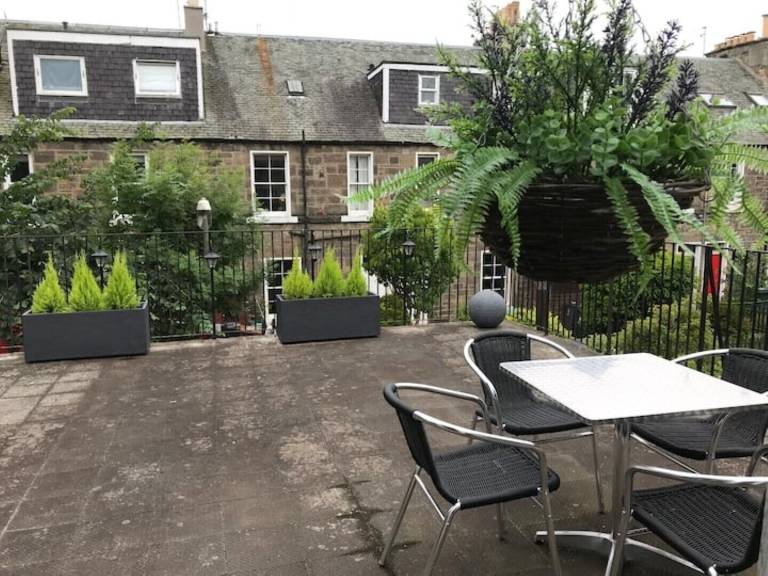 Holiday Cottages & Apartments in Edinburgh from £45 | HomeToGo