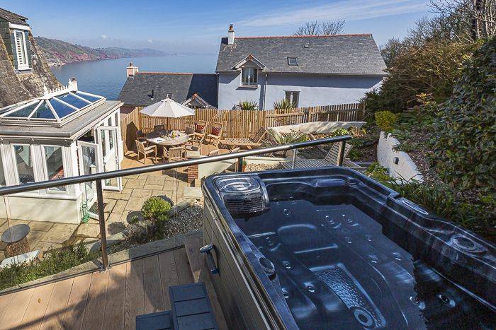 Cottage ∙ 5 Bedrooms ∙ 9 Guests - Torquay