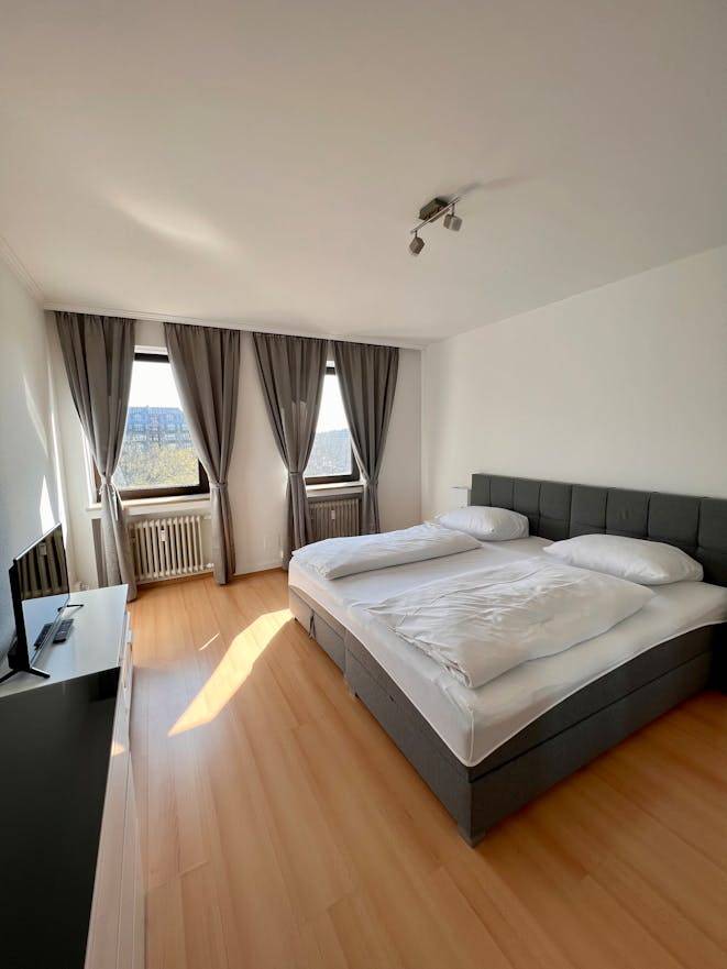 90 M² Ferienwohnung ∙ 2 Schlafzimmer ∙ 4 Gäste - Köln