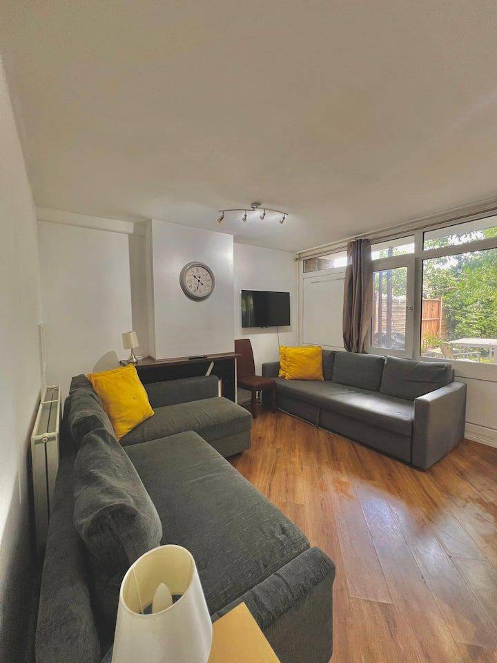 90 M² House ∙ 3 Bedrooms ∙ 12 Guests - London, UK