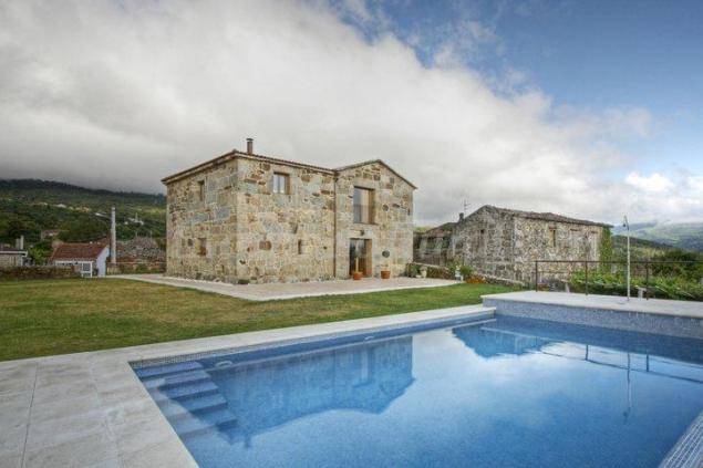 Casa Rural ∙ 4 Habitaciones ∙ 9 Huéspedes - Galicia