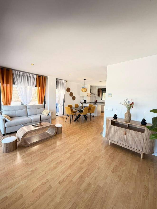 300 M² Maison De Vacances ∙ 3 Chambres ∙ 8 Personnes - Lérida