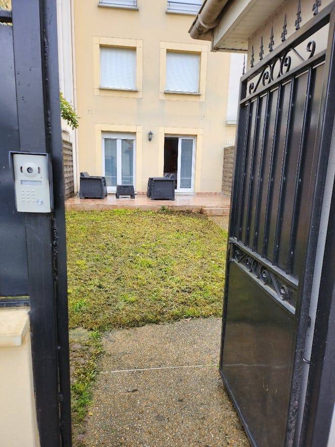 100 M² Chambre Privée ∙ 1 Chambre ∙ 3 Personnes - Gonesse