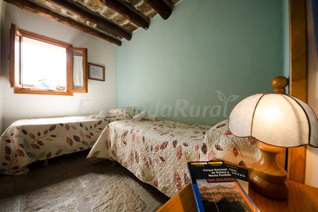 Cottage ∙ 9 Bedrooms ∙ 4 Guests - Pyrenees