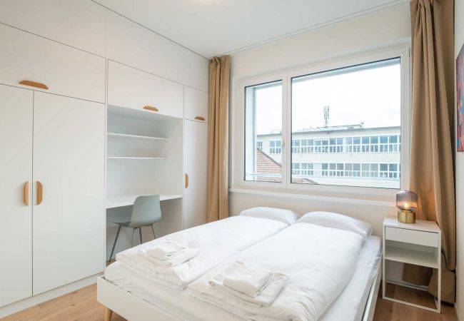 34 M² Huoneisto ∙ 1 Makuuhuone ∙ 3 Vierasta - Zürich