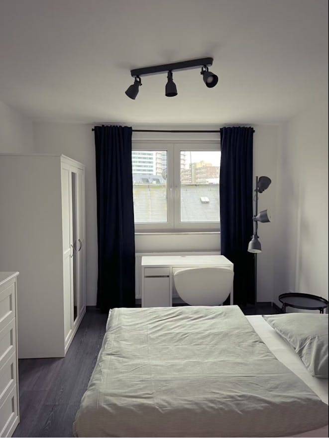 70 M² Private Room ∙ 1 Bedroom ∙ 1 Guest - Frankfurt