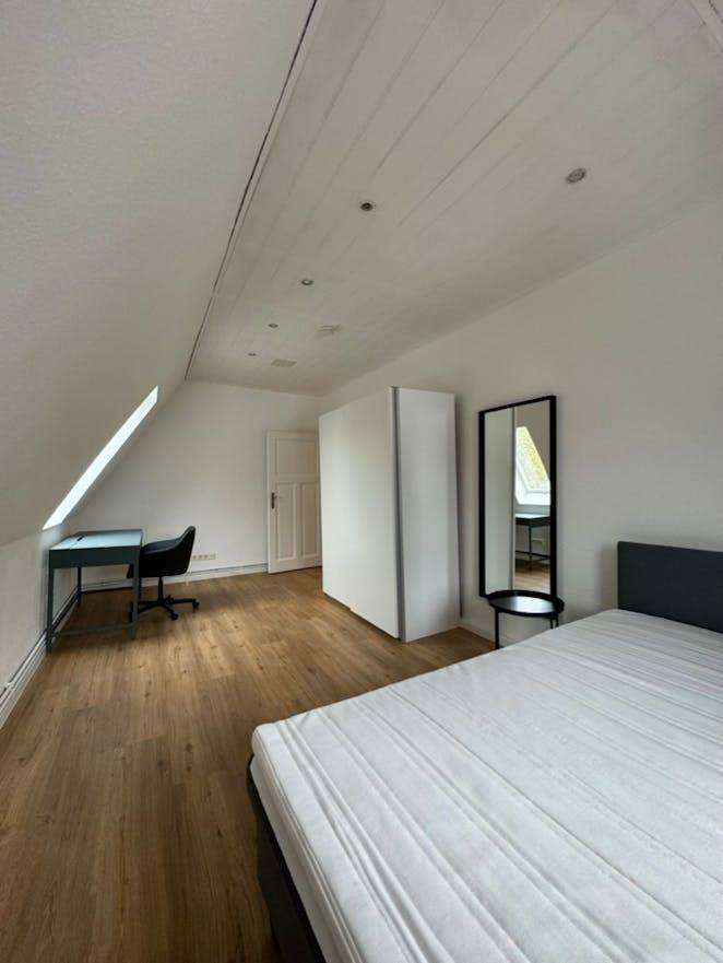 73 M² Private Room ∙ 1 Bedroom ∙ 1 Guest - Frankfurt