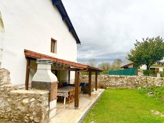 Casa Rural ∙ 8 Habitaciones ∙ 22 Huéspedes - Navarra