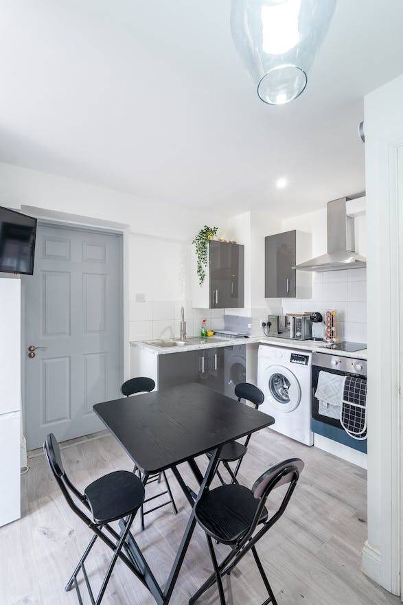 28 M² Apartment ∙ 2 Guests - Harrow