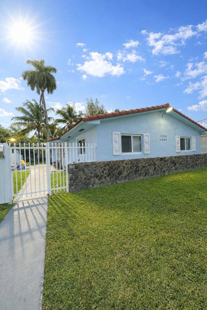 Talo ∙ 2 Makuuhuonetta ∙ 6 Vierasta - マイアミ