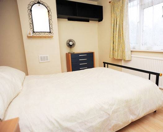 75 M² Apartment ∙ 2 Bedrooms ∙ 6 Guests - Barking