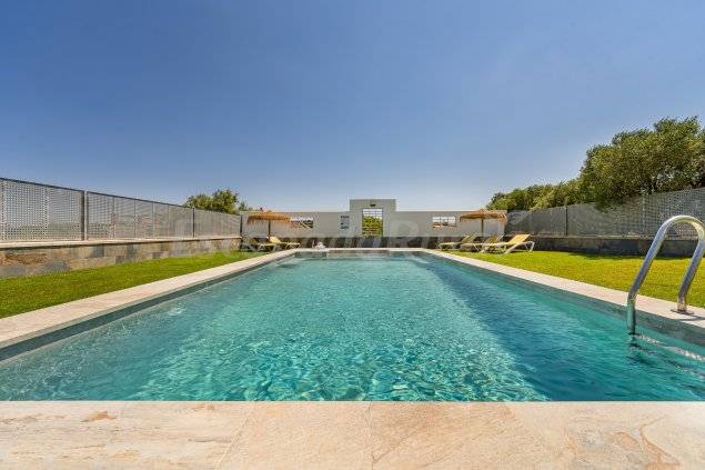 Casa Rural ∙ 7 Habitaciones ∙ 6 Huéspedes - Andalucía