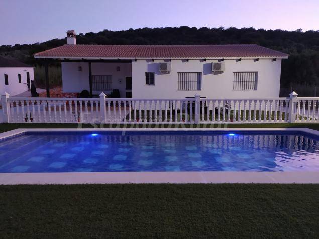 Casa Rural ∙ 4 Habitaciones ∙ 12 Huéspedes - El Bosque, España